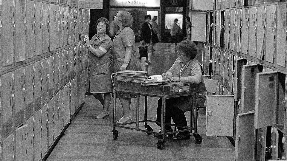 Mangelwirtschaft, FDJ und Polikliniken: Alltag in der DDR | MDR.DE