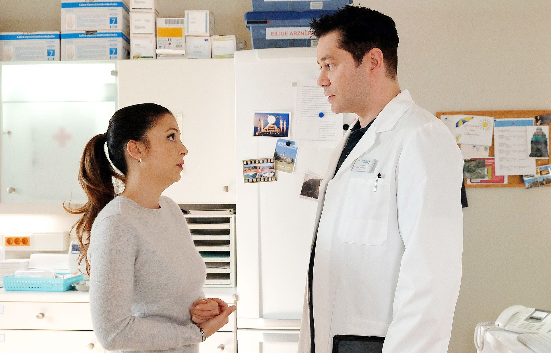 Arzu Bazman spielt Oberschwester Arzu | Das Erste