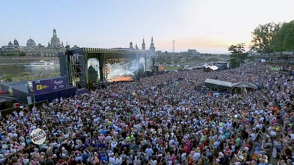 Dresden: Kaisermania geht mit Riesenparty am Elbufer zu Ende | MDR.DE