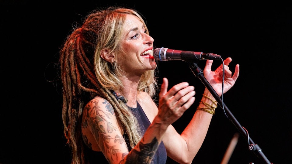 Fotos vom MDR-Musiksommer: Sarah Lesch & Friends in Freyburg | MDR.DE