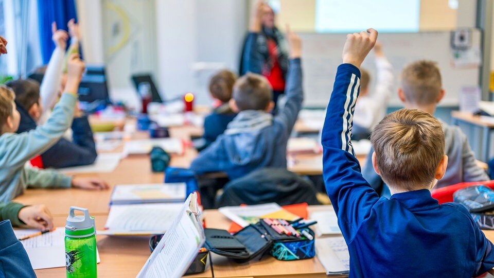Leipzig: Familie wartet seit zwei Jahren auf Schulplätze | MDR.DE