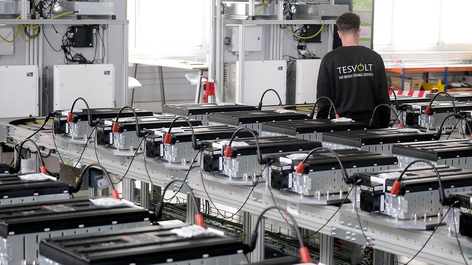 Großauftrag: Tesvolt errichtet riesigen Batteriepark in Rheinland-Pfalz ...