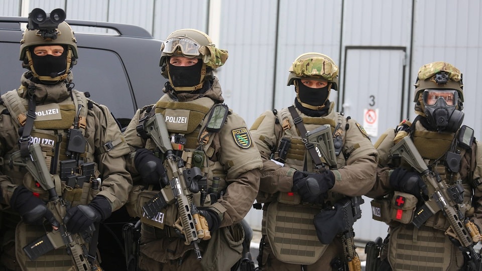 Munition verschwunden: Prozessauftakt im MEK-Skandal | MDR.DE