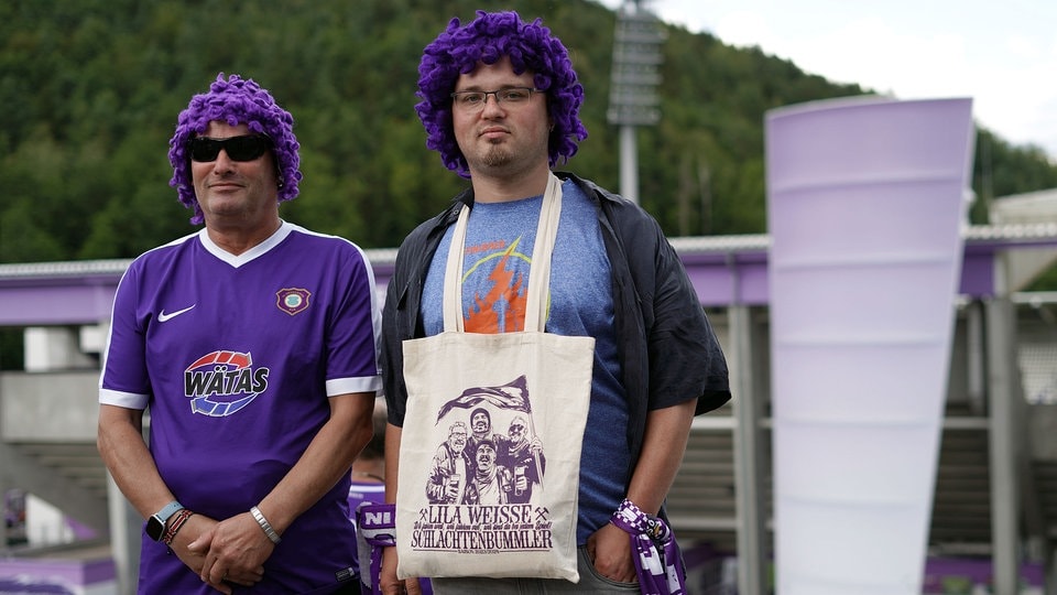 Unentschieden in Aue: Veilchen-Fans zwischen Vereinstreue und BVB ... Unentschieden in Aue: Veilchen-Fans zwischen Vereinstreue und BVB ...