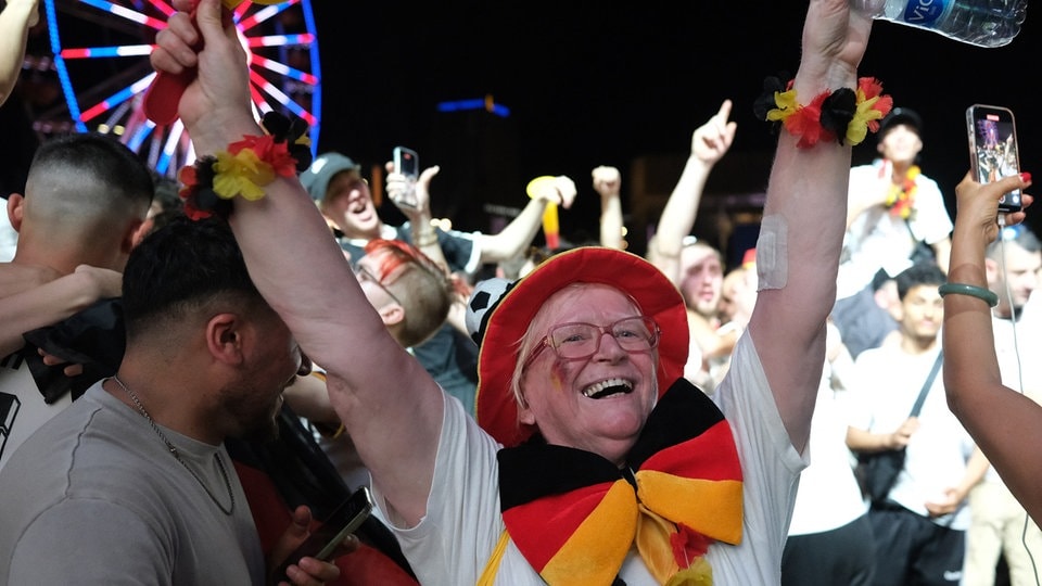 Leipzig: Oma Gerda ist der coolste Fan der Fanmeile
