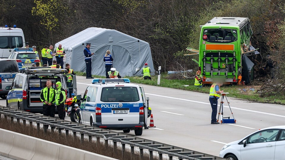 Flixbus-Unfall mit vier Toten: Befragung der Insassen wird fortgesetzt