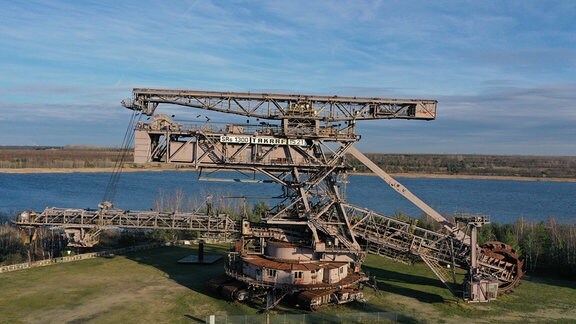 B176 bei Leipzig am Mittwoch gesperrt: Tonnenschwerer Schaufelradbagger ...