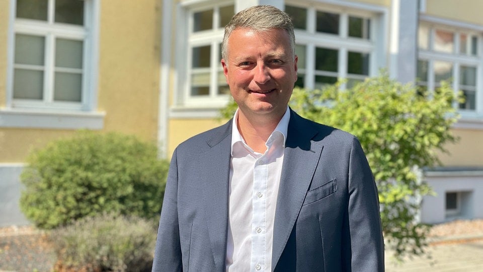 Neuer Landrat im Kreis Sömmerda: Christian Karl und der Sprung ins kalte Wasser | MDR.DE