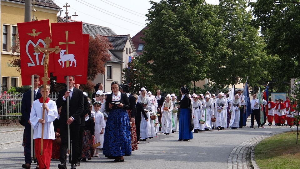 Was bedeutet Fronleichnam | Katholisch von A bis Z | MDR.DE