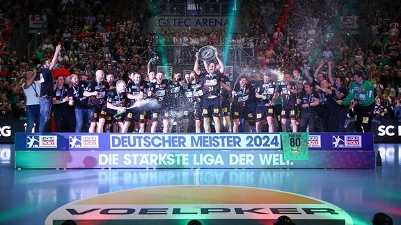 SC Magdeburg feiert Triple mit Fans – und will Champions League ...