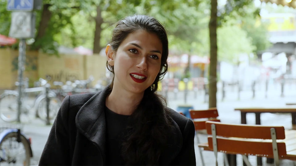 Filmemacherin im Exil: Hoda Taheri und ihre kritische Kunst. | MDR.DE