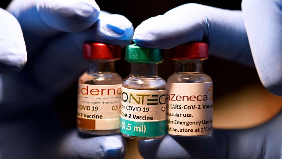So unterscheiden sich die Corona-Impfstoffe von BionTech/Pfizer und ... So unterscheiden sich die Corona-Impfstoffe von BionTech/Pfizer und ...