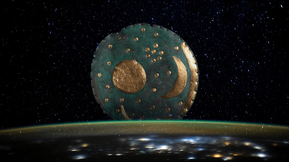 Leichte Sprache: Matthias Maurer nimmt die Himmels-Scheibe von Nebra ...