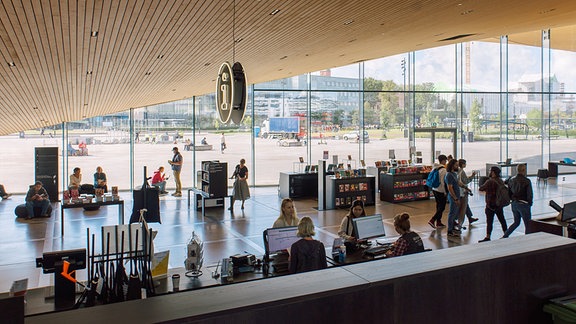 Oodi: Helsinkis Bibliothek für viele Interessen | MDR.DE