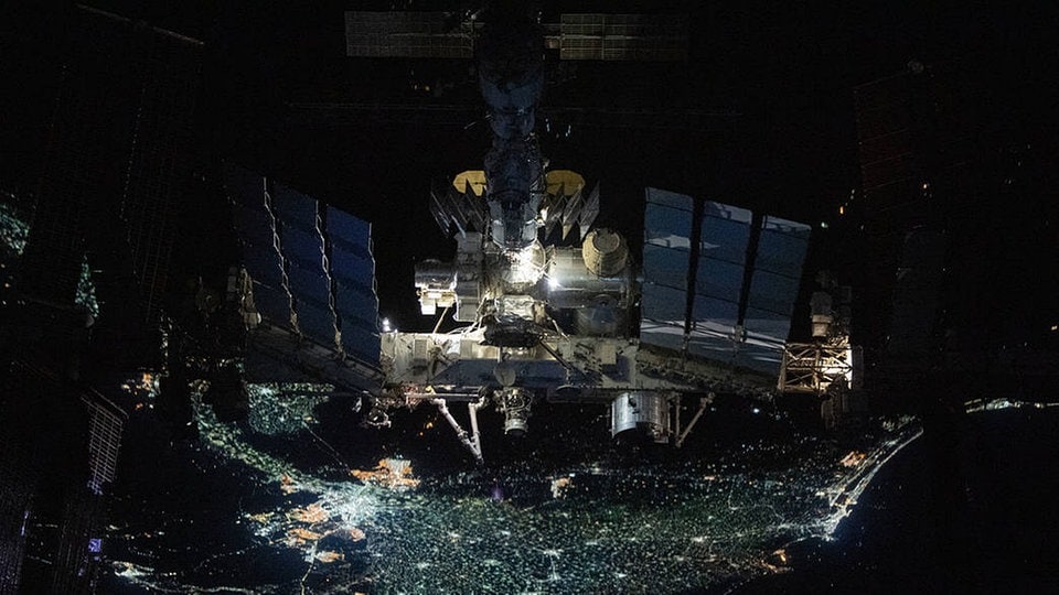 Neue NASA-Pläne: Die ISS soll 2031 kontrolliert abstürzen | MDR.DE