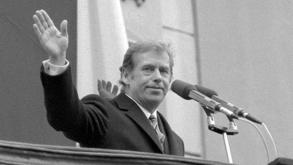1989: Vaclav Havel - aus der Zelle auf den "Thron" | MDR.DE